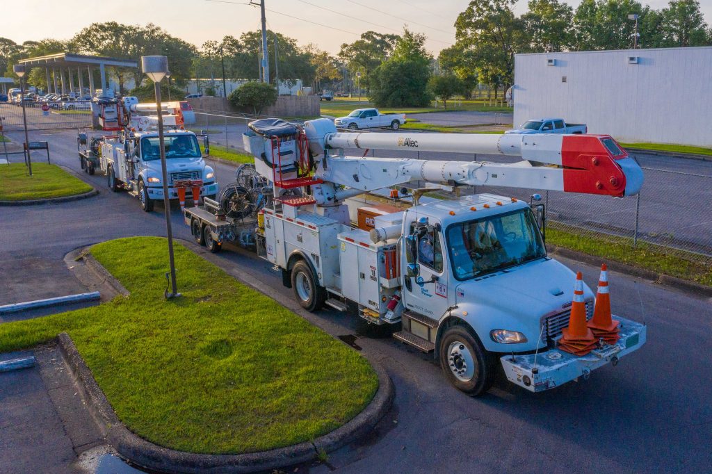 Gulf Power crews head out to help Hurricane Delta with Restoration in ...